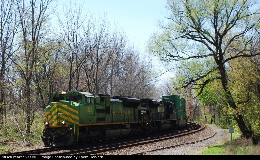NS 1072 leads 20K east just past Lehigh Line milepost 66